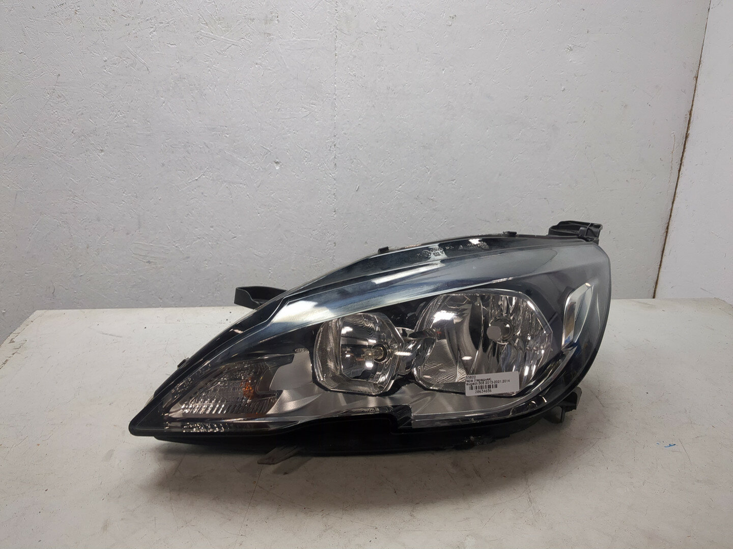 Фара (передняя) левая Peugeot 308 Б/У