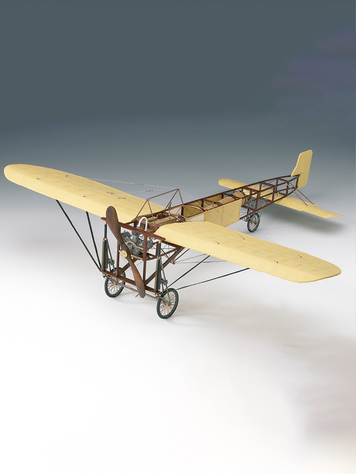 Самолет Bleriot XI, сборная модель пионера авиации от Amati, 170 часов, М.1:10