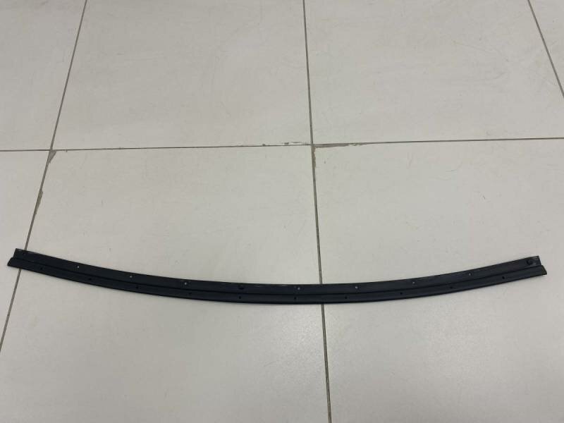 Уплотнитель капота Kia Sportage 3 SL 2010-2015 кат.номер: 864553W000