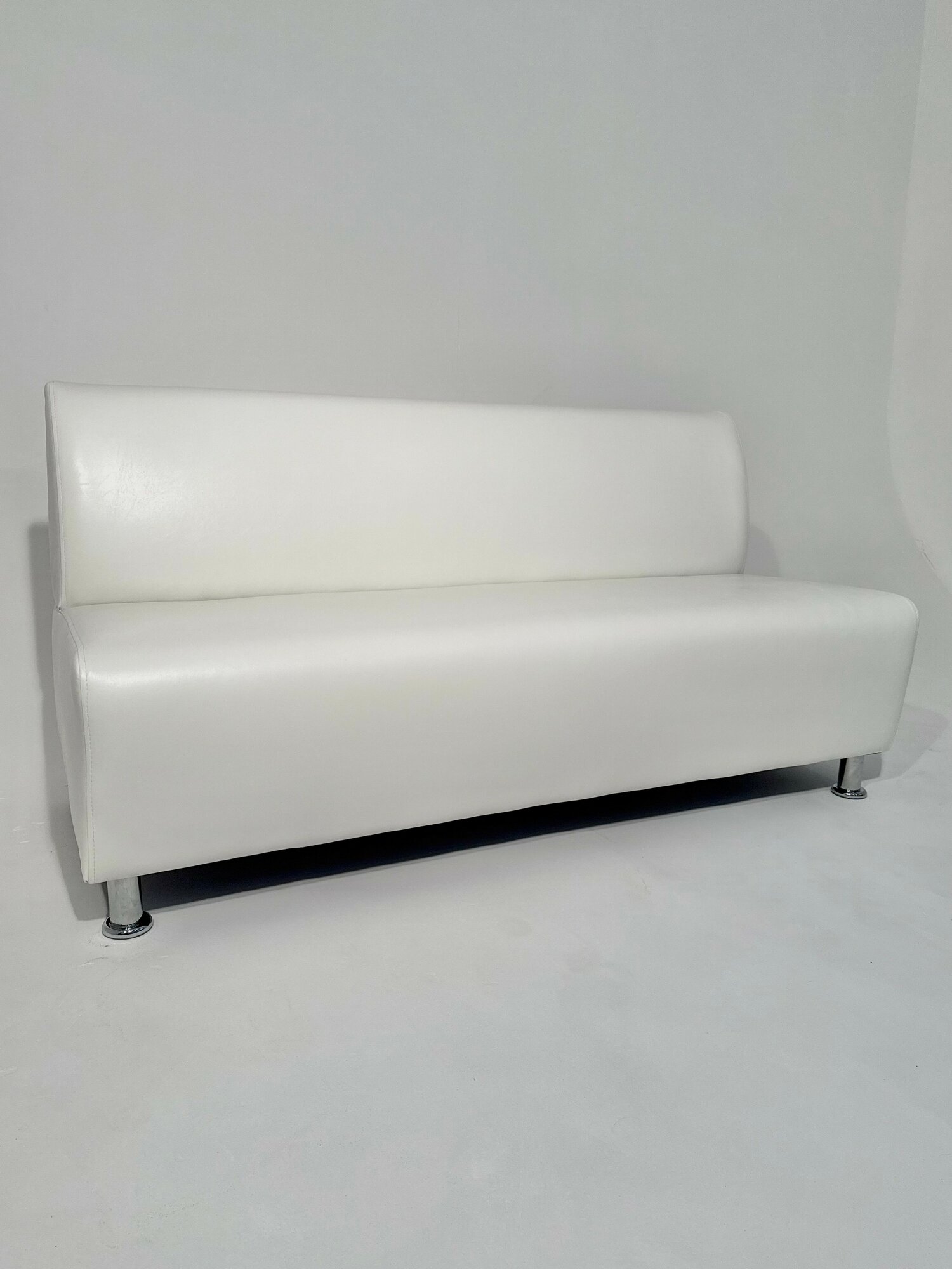 Диван офисный Вегас 1500, механизм Нераскладной, 150х67х77 см, белый глянцевый