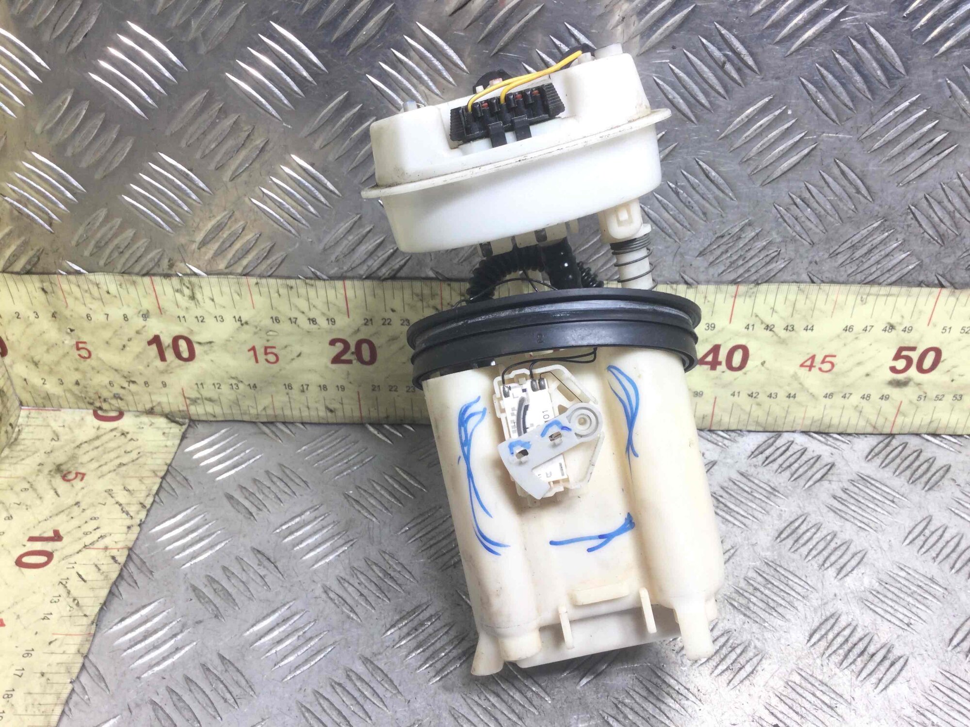 Б/У Датчик уровня топлива Mitsubishi Carisma 1 поколение [рестайлинг] (1999-2004) 2004 г.