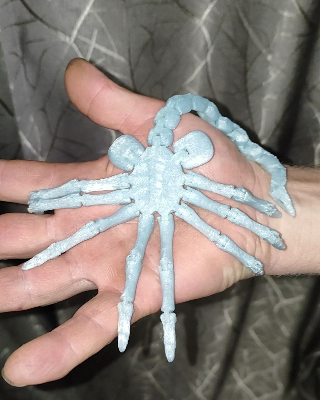 Лицехват Чужой Facehugger, фигурка подвижная, светиться в темноте, цвет бледно-голубой, бледно-синий, 3д печать