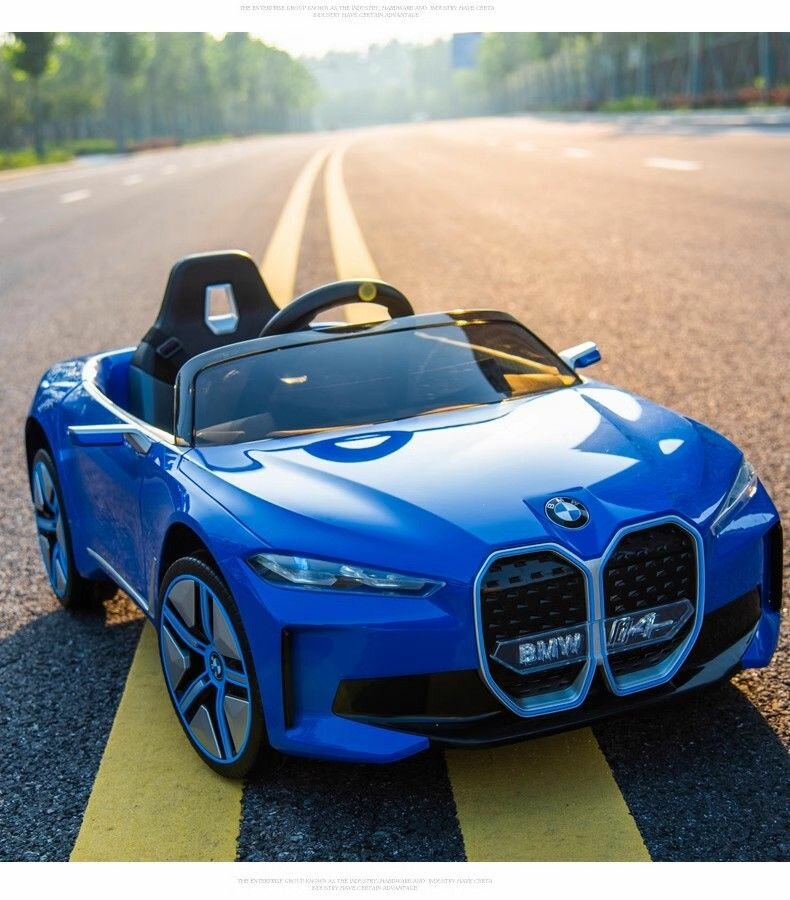 BMW i4 детская машина специальная версия с четырехколесным приводом, кожаными сиденьями, LED-фонарями с эффектом динамического цвета, амортизацией и функцией независимого качания