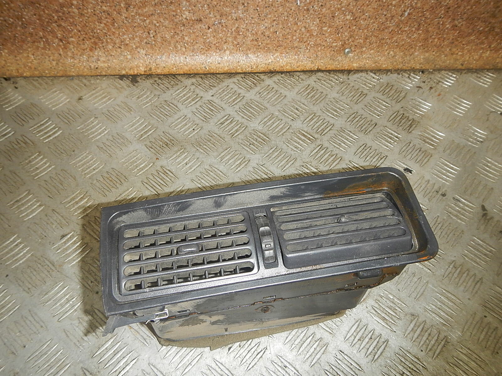 Б/У Дефлектор воздушный, Daewoo (Дэу)-NEXIA (07-16) DAEWOO NEXIA (07-16) Потертости. 610175 GENERAL MOTORS арт. S3133111