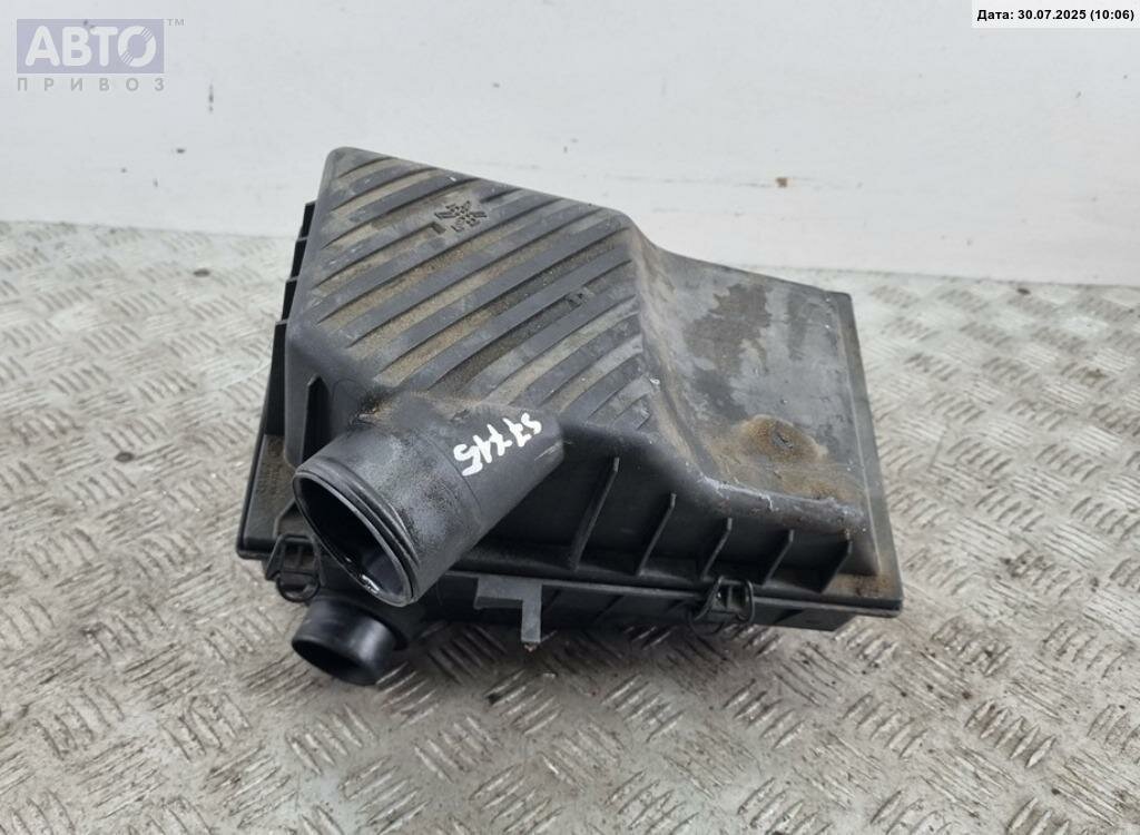 Корпус воздушного фильтра Volkswagen Passat B3