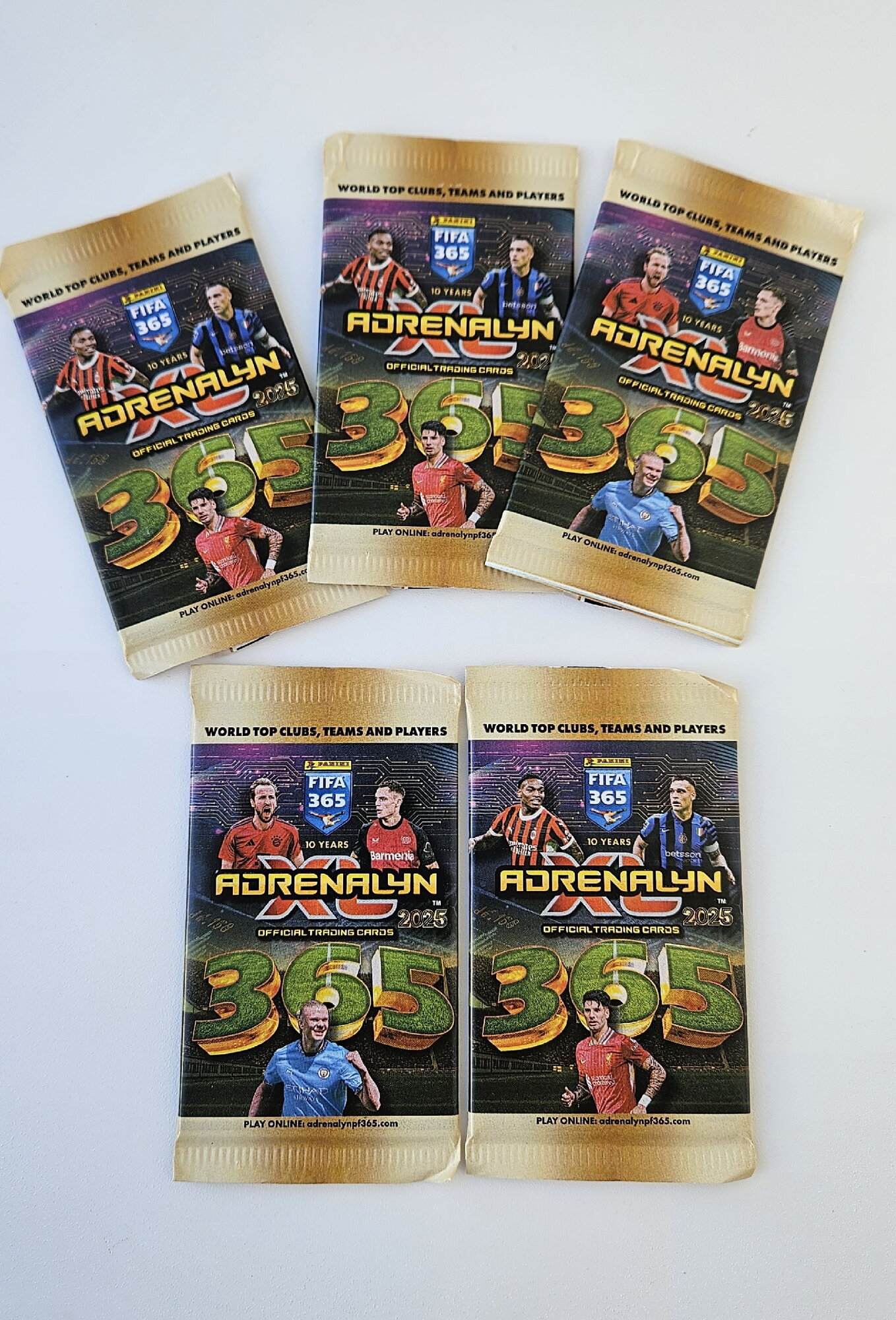 Panini / 5 пакетиков футбольных карточек FIFA 365 10 years Adrenalin XL 2025 / 30 карточек