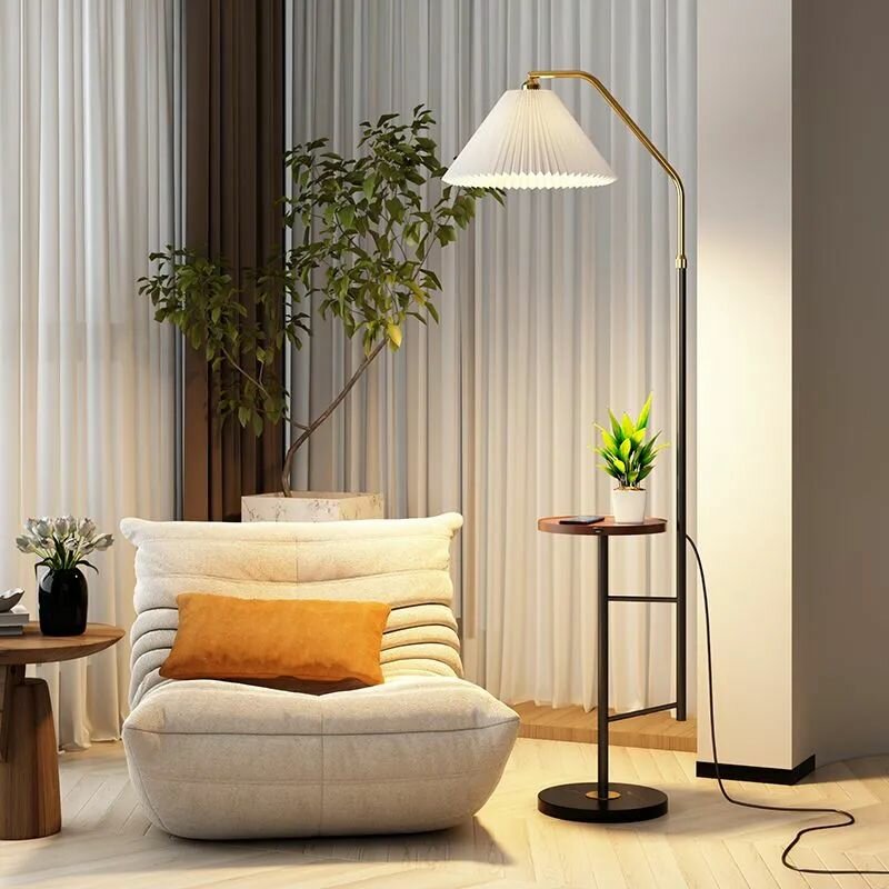 Ретро-плиссированная гостиная с диваном и журнальным столиком, скандинавская спальня, прикроватная тумбочка, торшер для гостиной