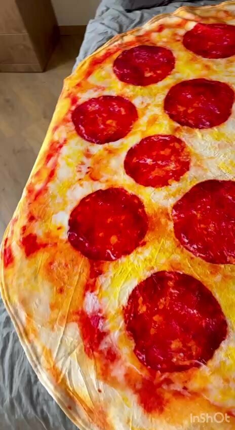 Плед "Пицца Пепперони" 180х180см, флис, 2х-сп, красный, принт пицца