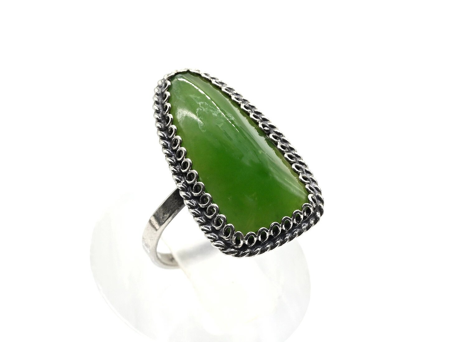 Кольцо, нефрит