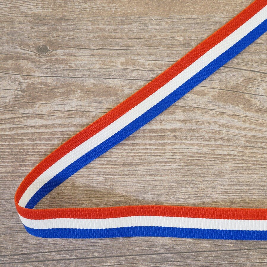 Лента с рисунком на картонной мини-катушке Триколор 5 м HEMLINE VR15.004