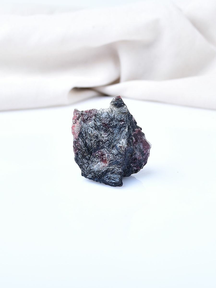 Натуральный камень "гранат не подвергался обработке (3-5 см 3 шт)