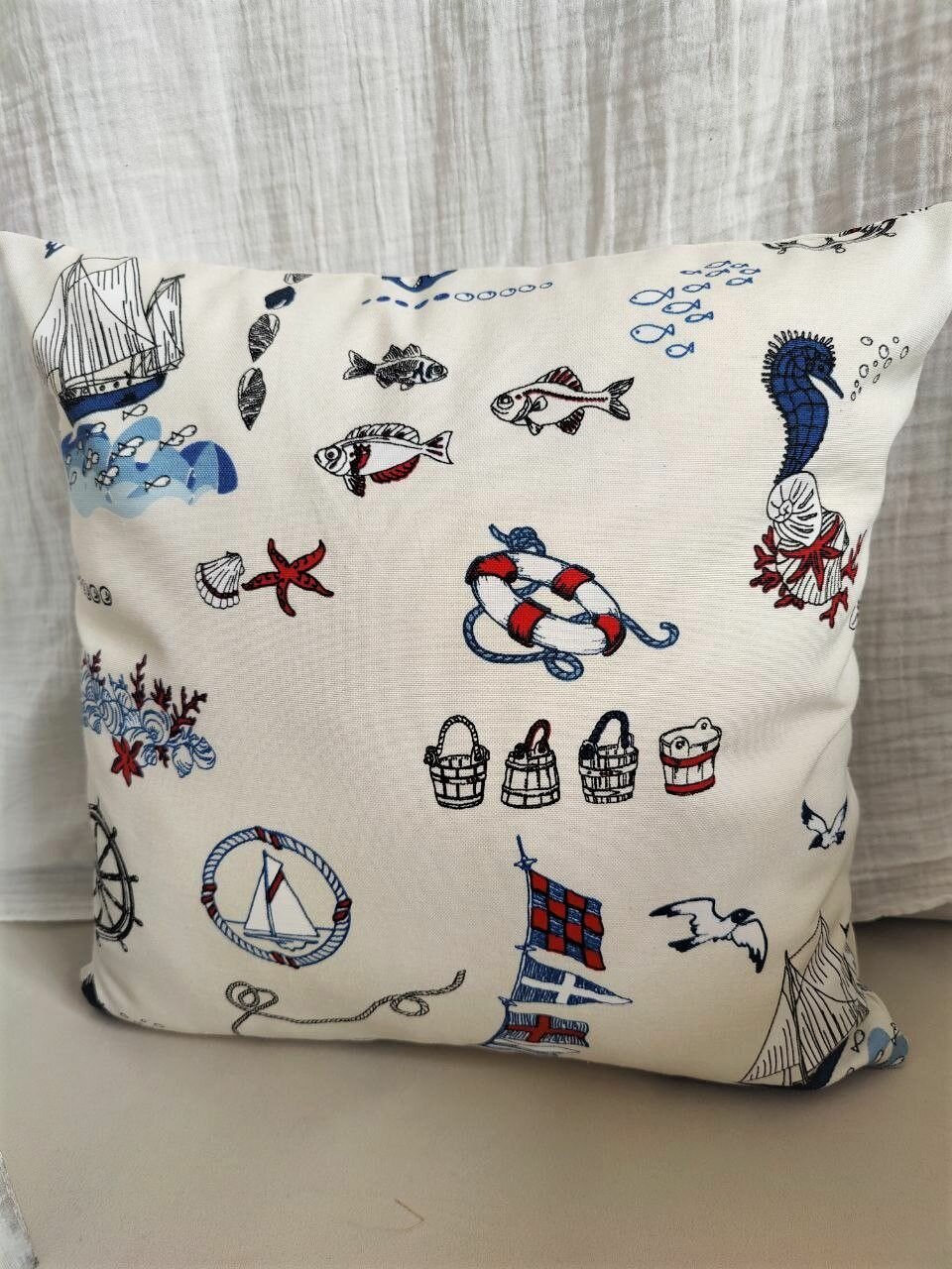 Декоративная подушка CozyNest "Морской", съемный чехол, водонепроницаемая, 40х40 см