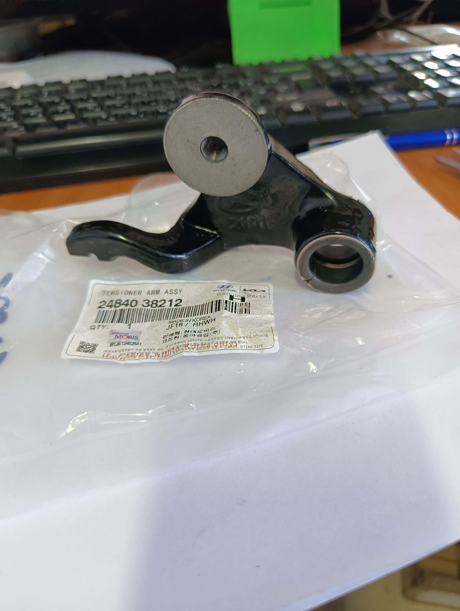 Кронштейн (рычаг) ролика натяжителя ремня ГРМ Hyundai Sonata Santa Fe / Kia Magentis "MOBIS"