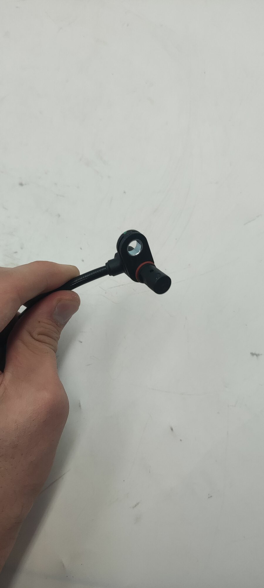 Датчик ABS передний OPEL Antara/CHEVROLET Captiva (C100, C140) FRONT