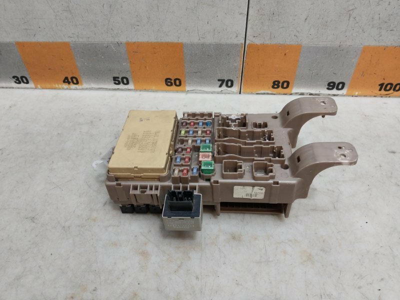 Б/У Блок предохранителей салонный Toyota Corolla 2006 ZZE120, ZZE121, E120 453572 TOYOTA арт. 8273002040