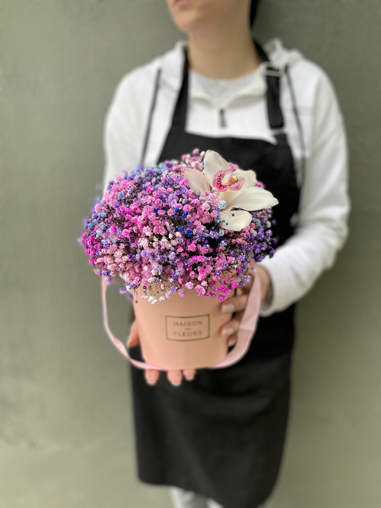 Сумка гипсофилы с орхидеей цимбидиум