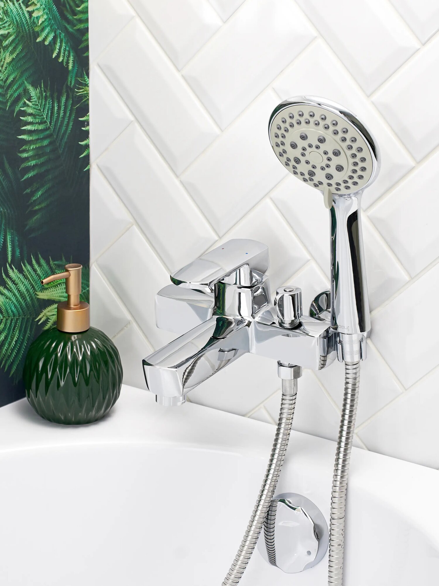 Смеситель для ванны, Boou B8215-3EH, латунь, короткий монолитный излив, с душевой лейкой