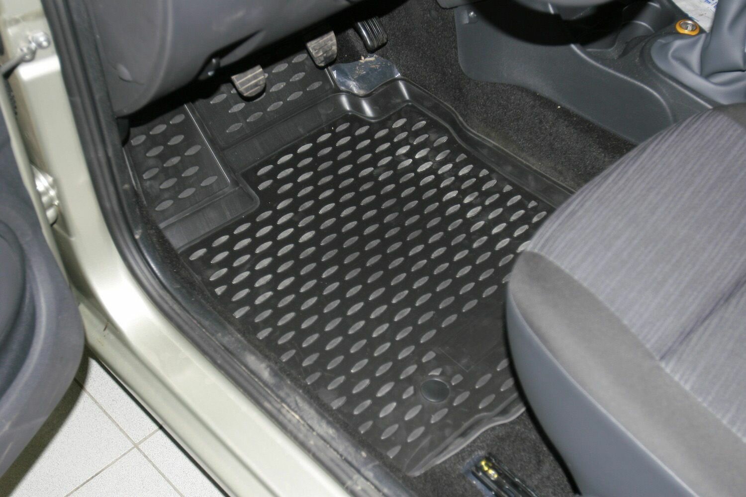 Коврики в салон RENAULT Logan 2004-2009, 2010-2014, 4 шт. (полиуретан, серые), AUTOFAMILY NLC4105211