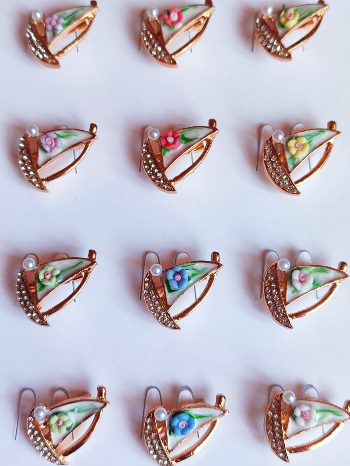 Брошь, акрил, эмаль