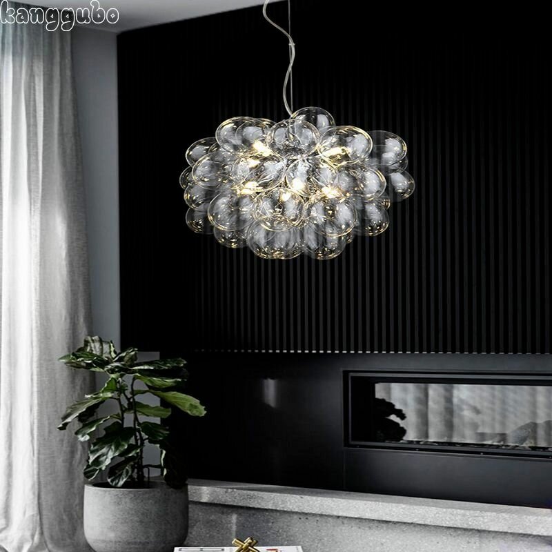 Стеклянная люстра в форме воздушного шара