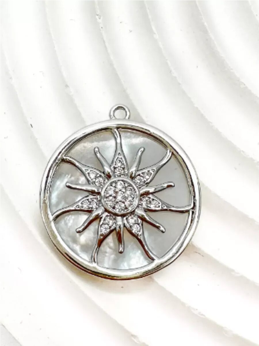 8133 Подвеска перламутровая кулон солнце серебристая 1шт NEW