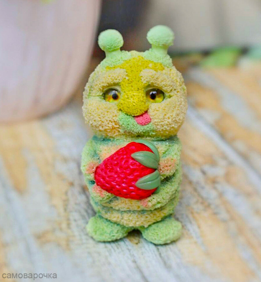 Гусеничка cиликоновая форма для мыла, гипса, свечей 3D