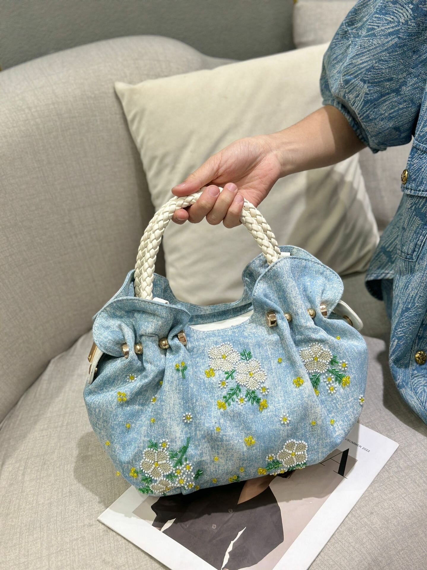 Сумочка 2025 Новая корейская версия мини -модная вышитая вышивка из бусинного холста женская маленькая сумка джинсовая джинсовая пакет