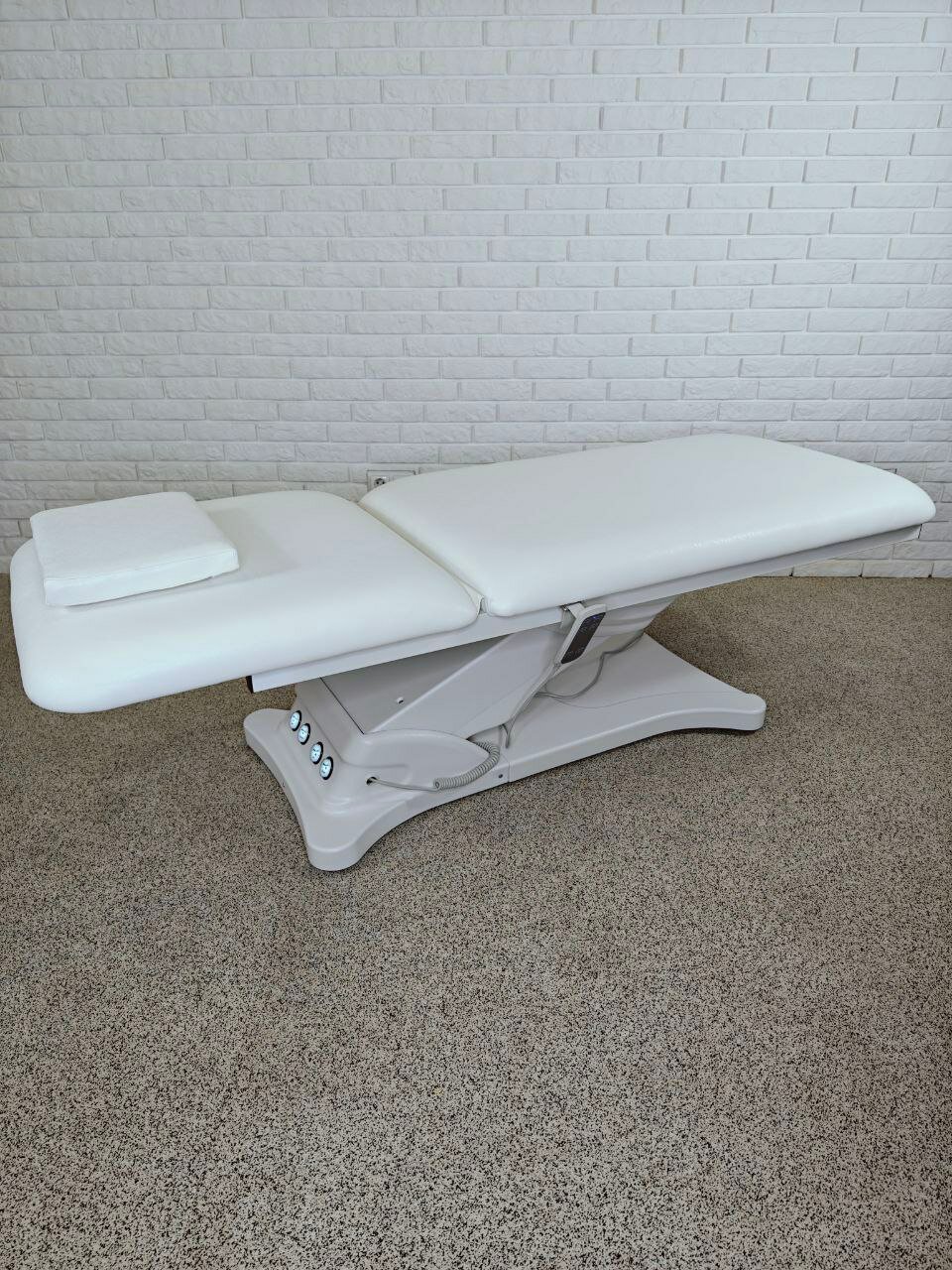 Массажный стол Frank, 2 мотора, с подогревом, ножной пульт