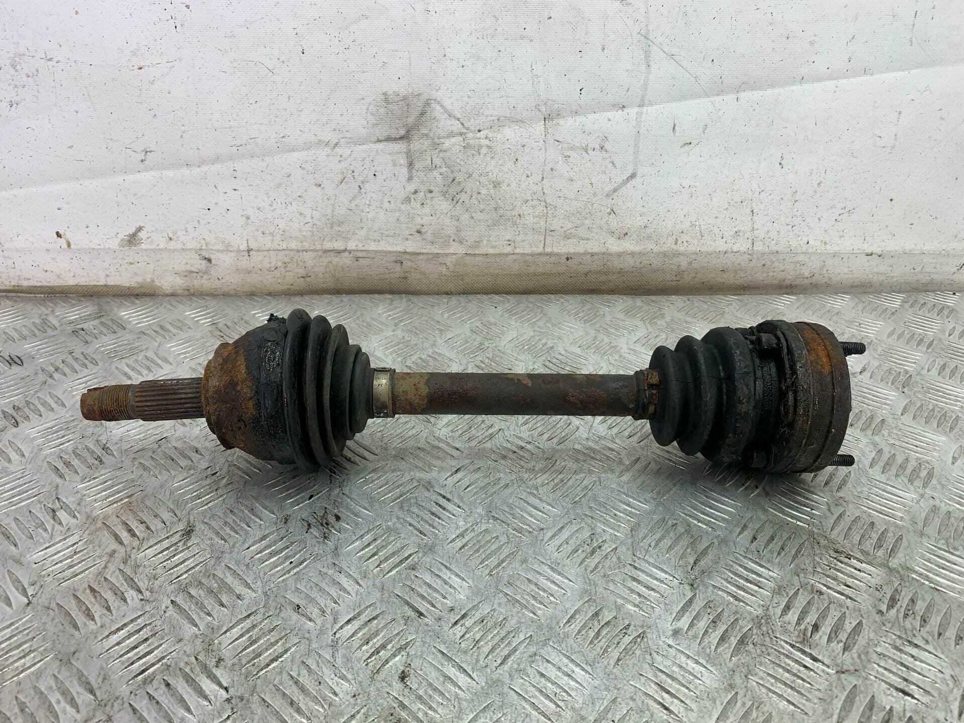 Полуось передняя левая Alfa Romeo 147 2002