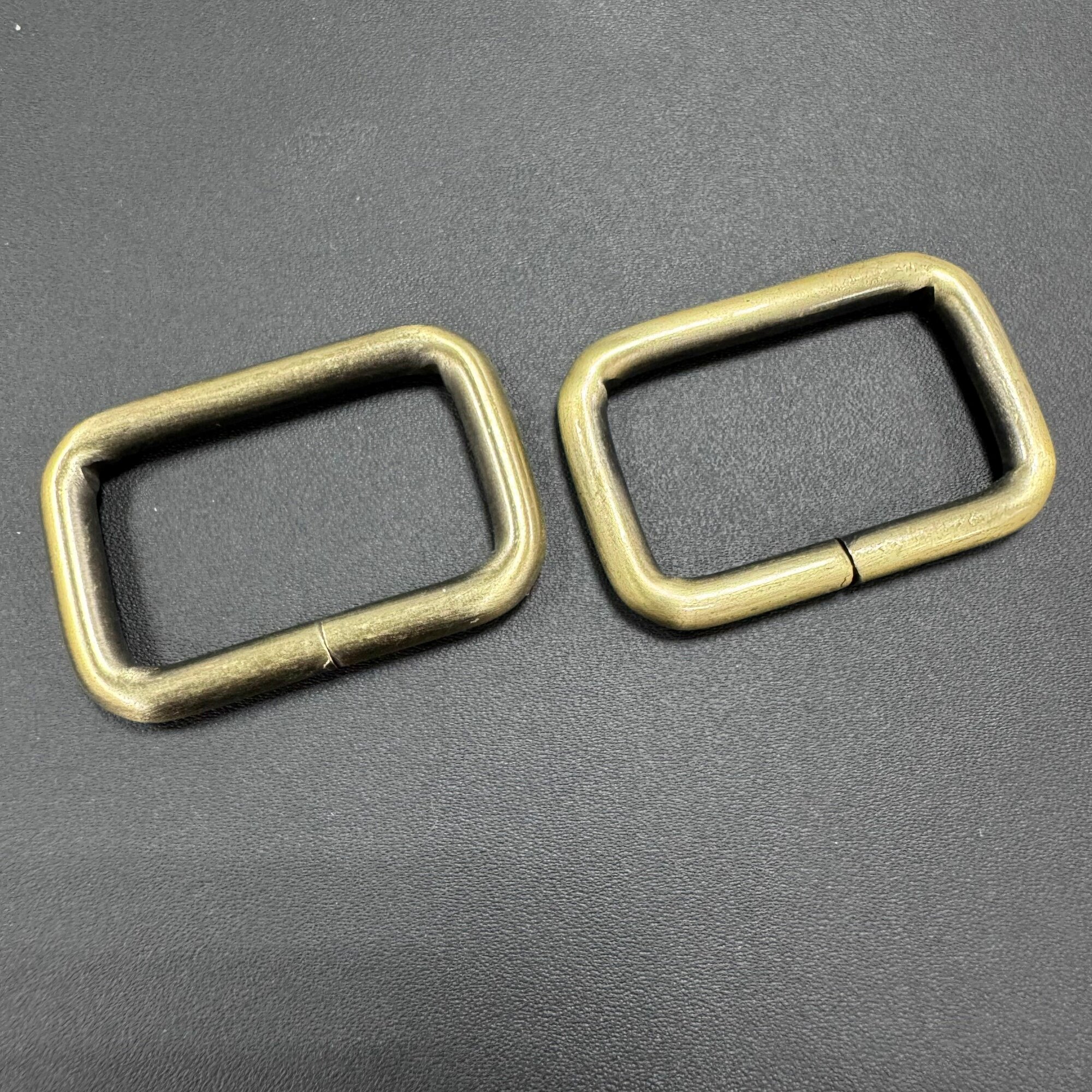 Рамка металлическая для сумок. Цвет: антикварная латунь. Внутренняя ширина 38 мм, диаметр 4.5 мм, 2 шт.