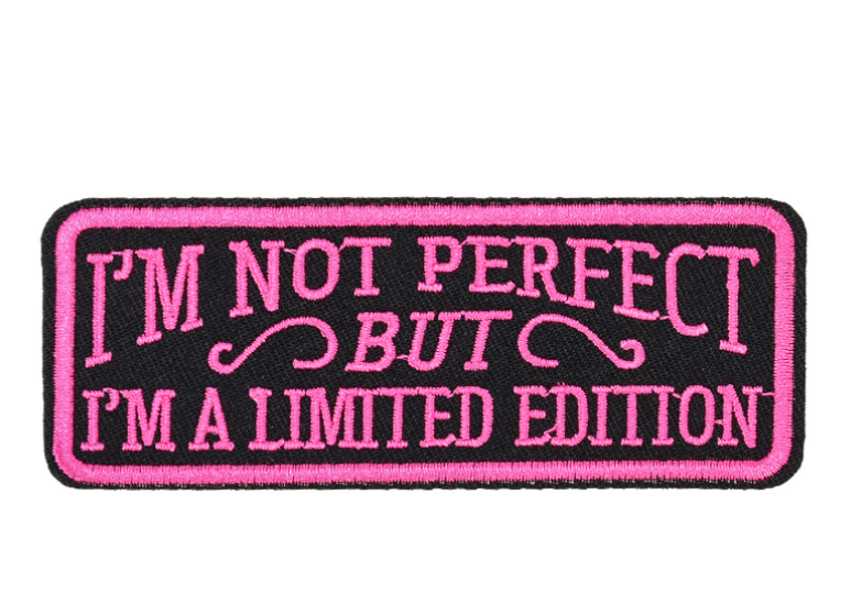 Термоклейкая нашивка для одежды и вещей "I'M NOT PERFECT BUT I'M A LIMITED EDITION" / Розовый / 1 шт.