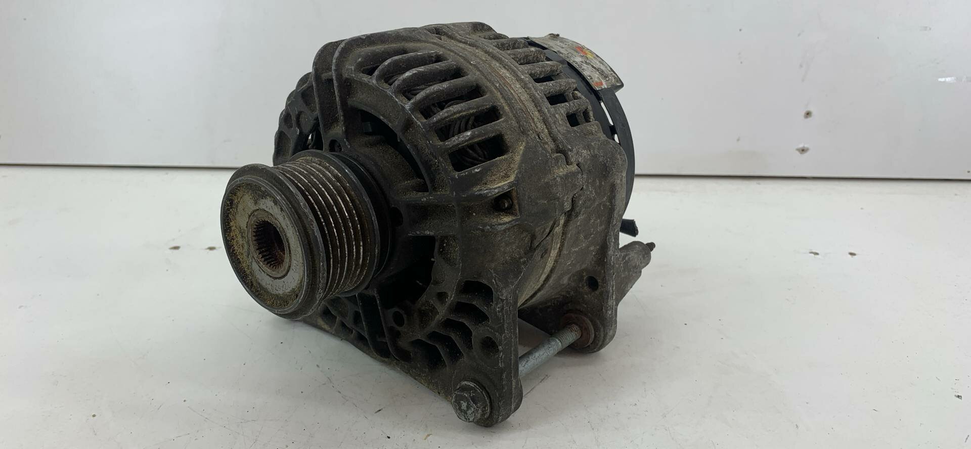 Генератор Volkswagen Golf 5 (2003 - 2009) 0986041480
