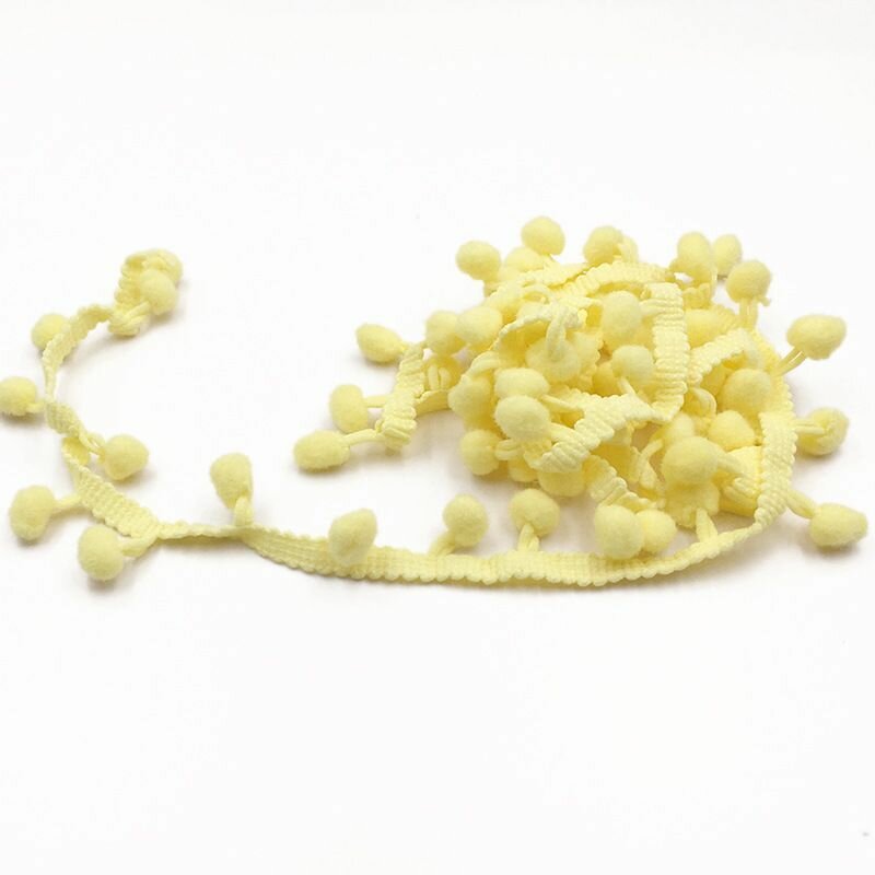 Тесьма с помпонами (тесьма для рукоделия) шир.15-20мм цв. светло-желтый (18 метров)