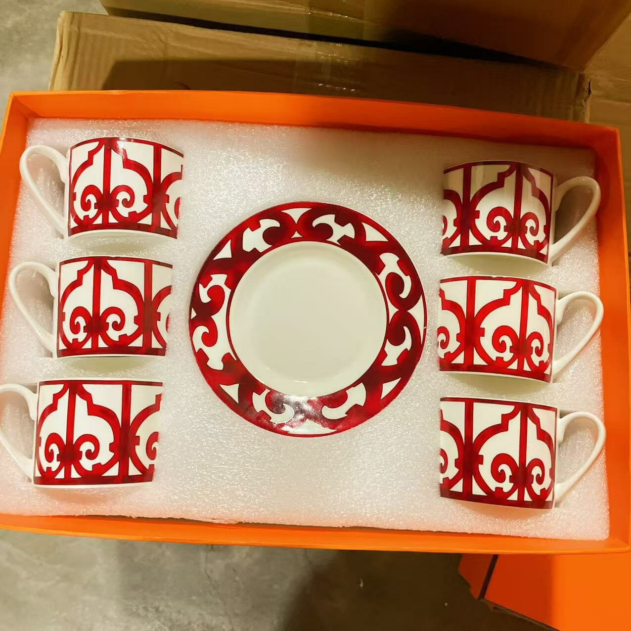 Набор керамических чашек для воды и кофе в европейском стиле, золотая чашка для чая, набор для послеобеденного чая в английском стиле, высококачественный набор чашек и блюдец в подарочной коробке