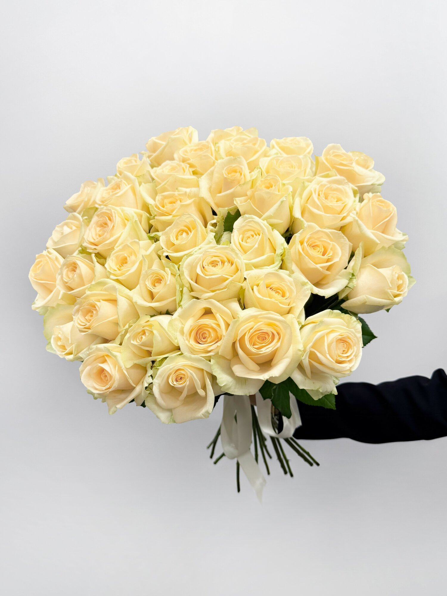 Букет живых цветов, персиковые розы 35 шт 50 см. "Пич Аваланж", флау стор