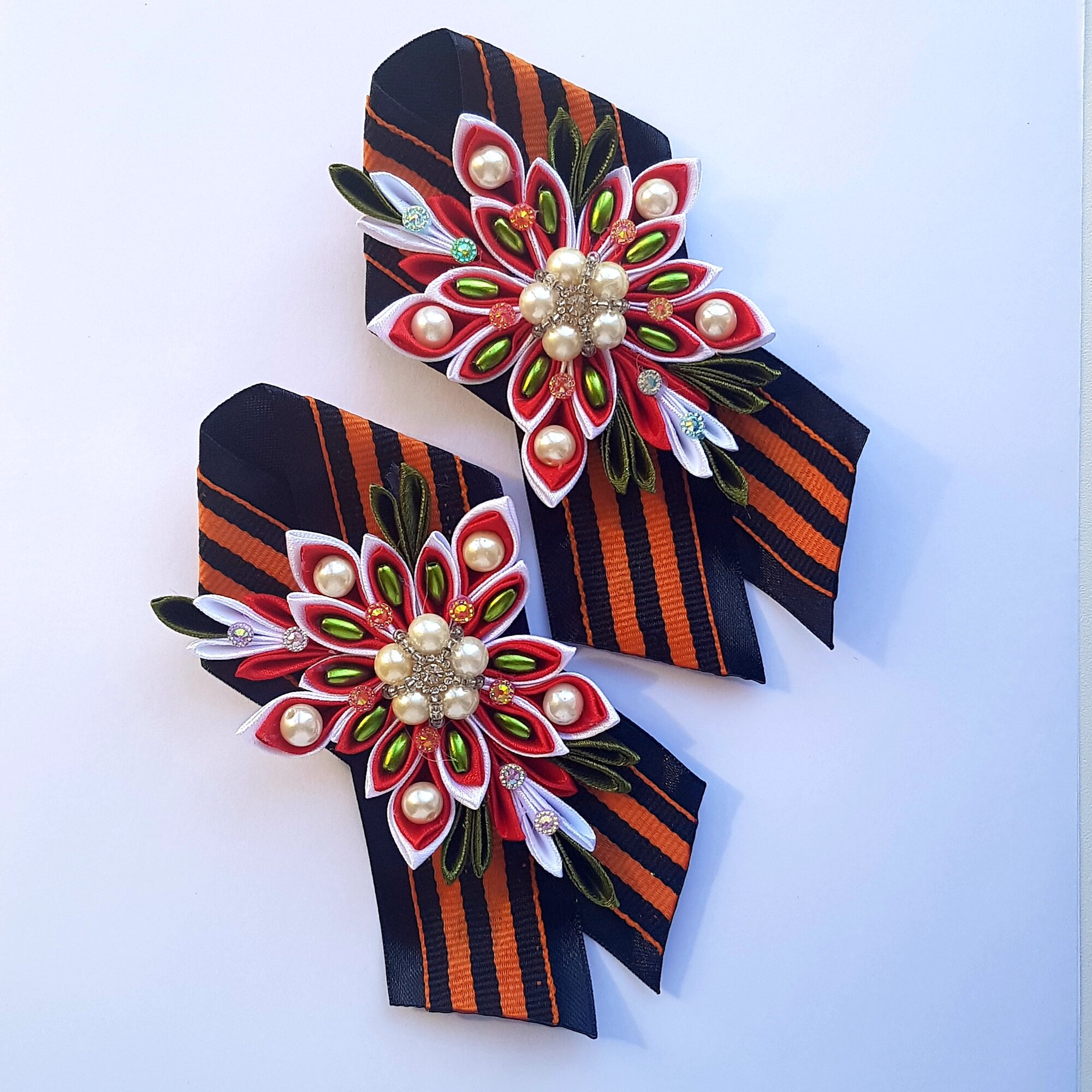 Брошь, бисер