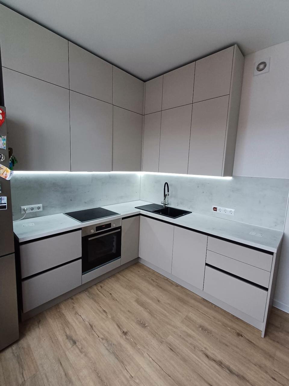 Кухня угловая. Изготовление по индивидуальным размерам. BRUS DECOR