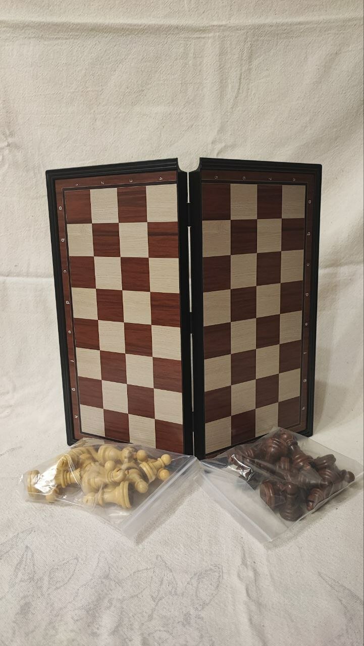 Шахматы магнитные 33 на 33 см, дорожный вариант