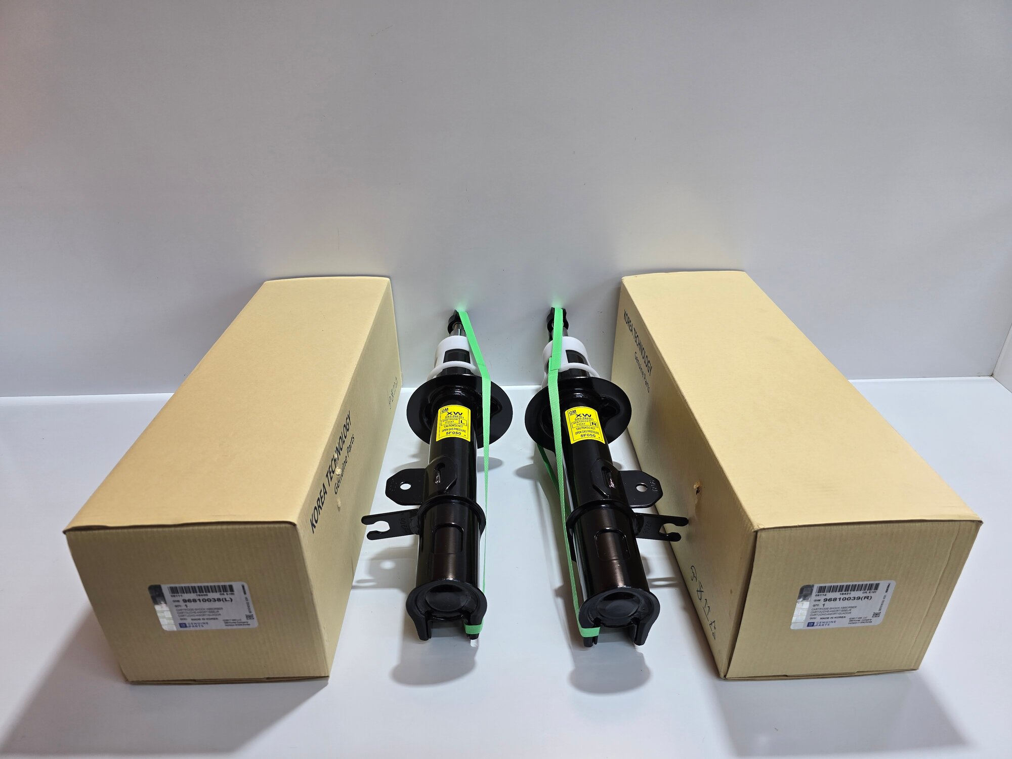 Амортизатор задний левый / правый Лачетти универсал (комплект 2 штуки)