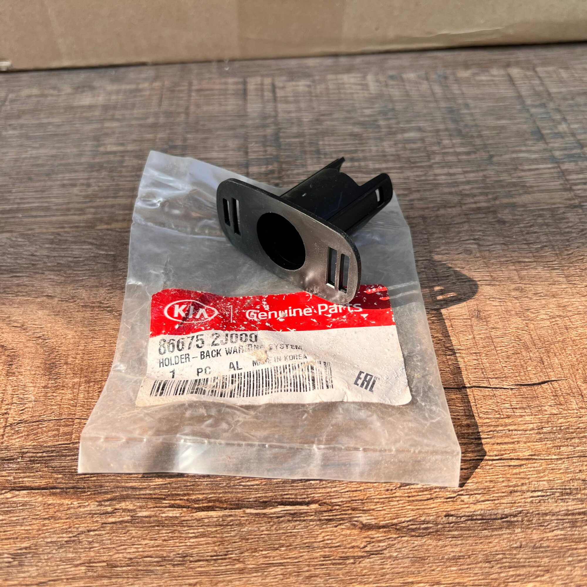 Кронштейн крепления парктроника для Kia Mohave 2009- оригинал 866752J000