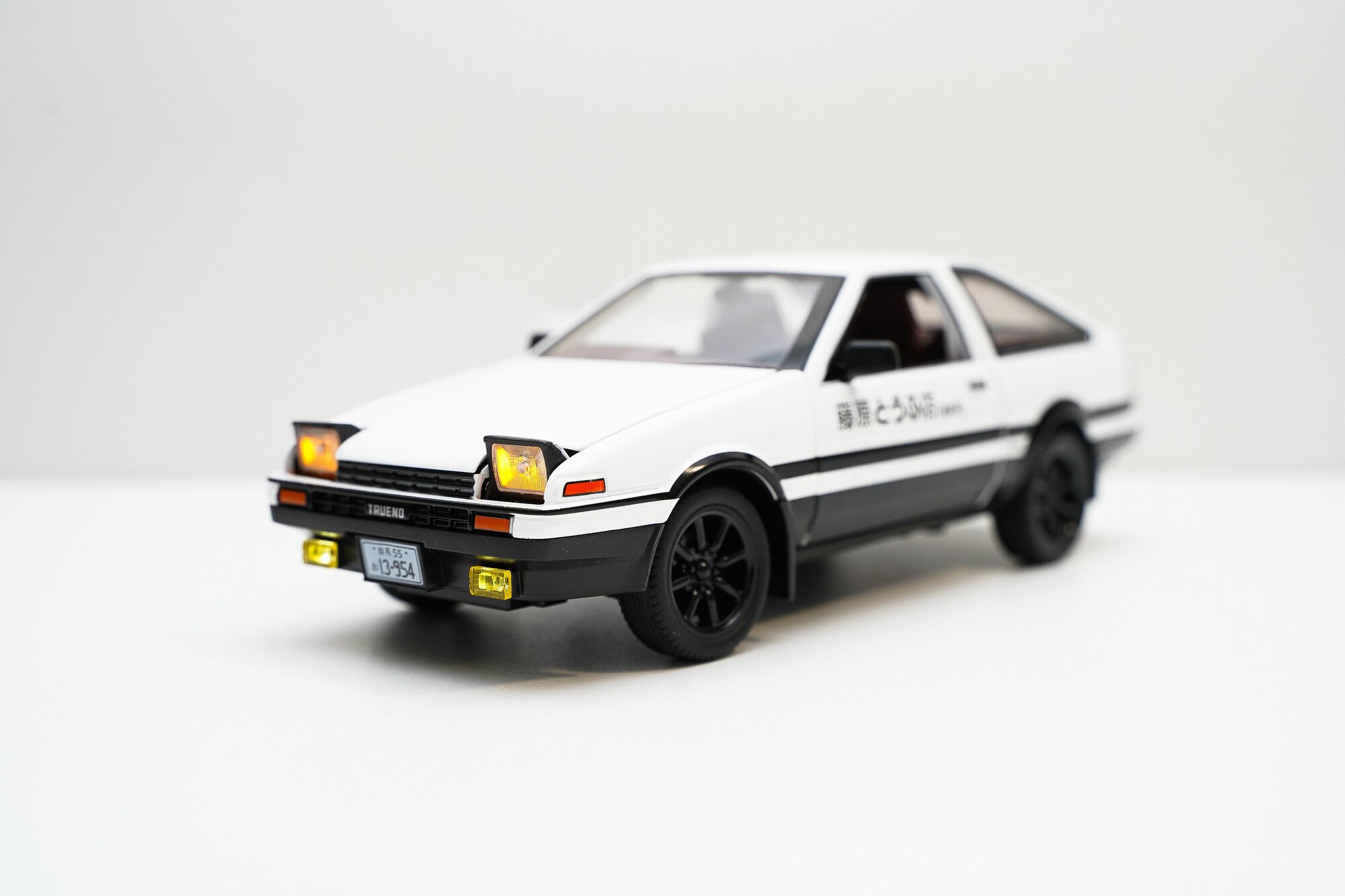 Металлическая инерционная машинка Toyota Trueno AE86, масштаб 1:20, длина 22 см белый YZ