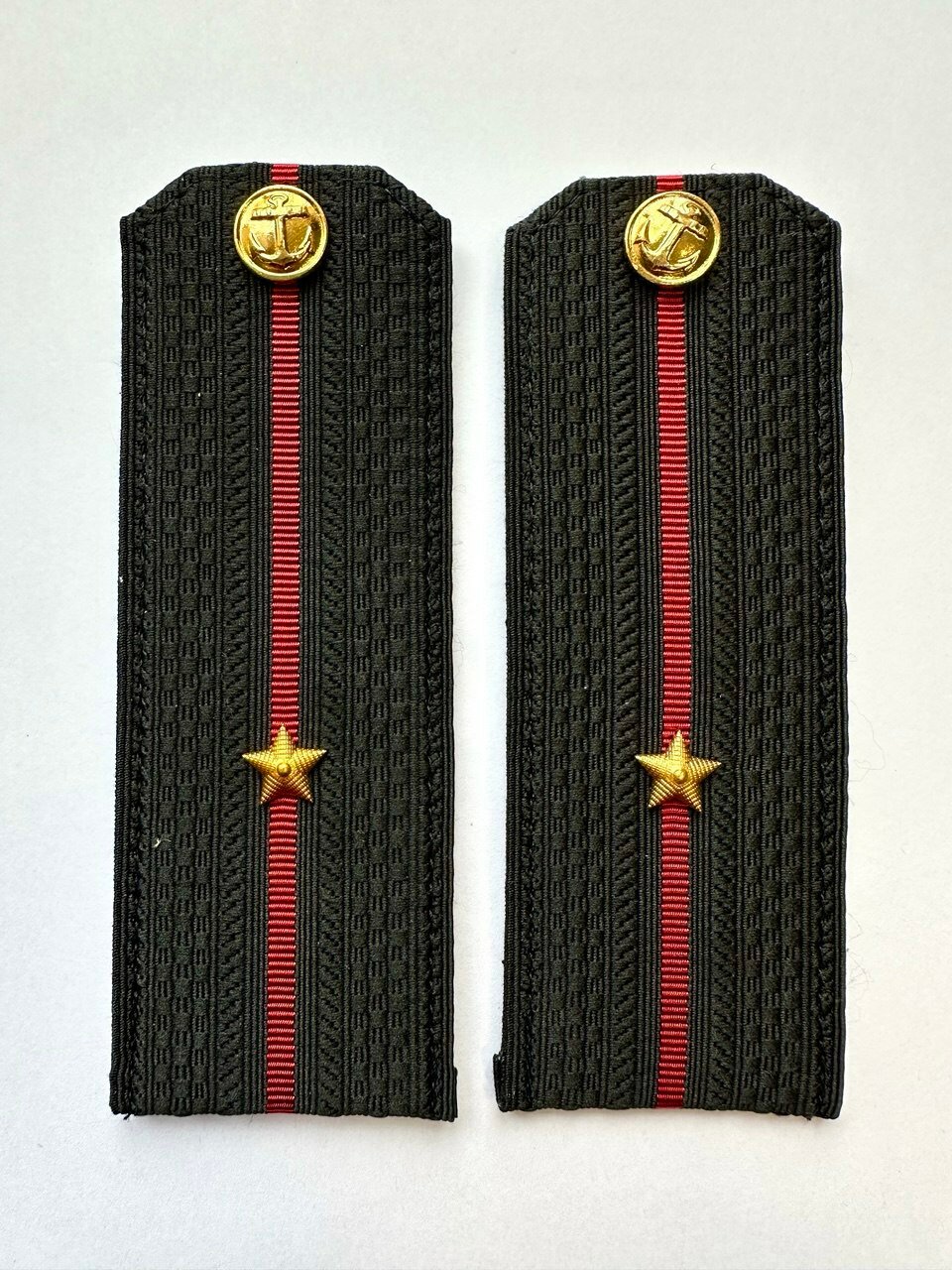 Погоны Морской пехоты повседневные Младший Лейтенант картон цвет черный с красными просветами