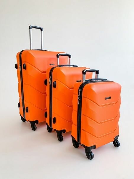 Комплект чемоданов 