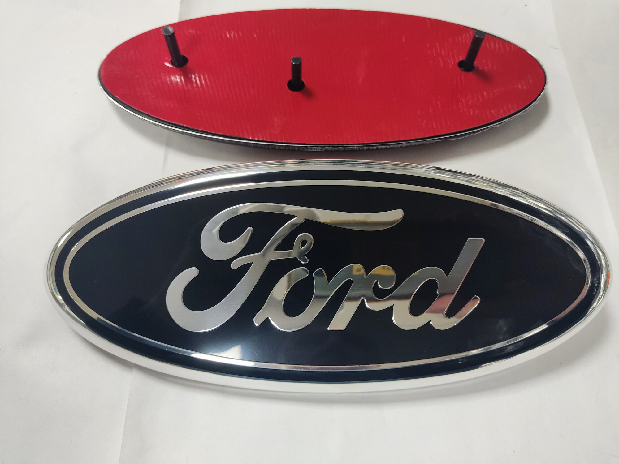 Эмблема Ford Transit углепластик/пластик, самоклеящаяся, глянцевая, черная, длина 225мм