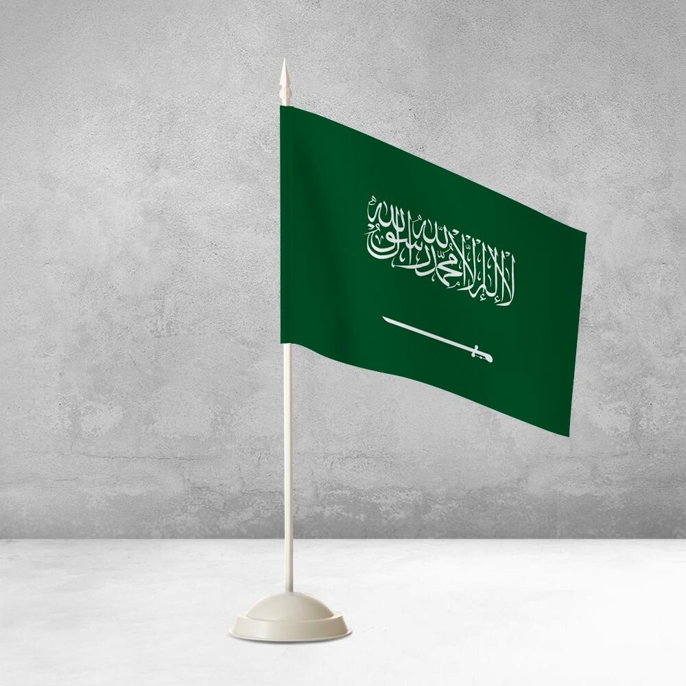 Настольный флаг Саудовской Аравии на пластиковой белой подставке