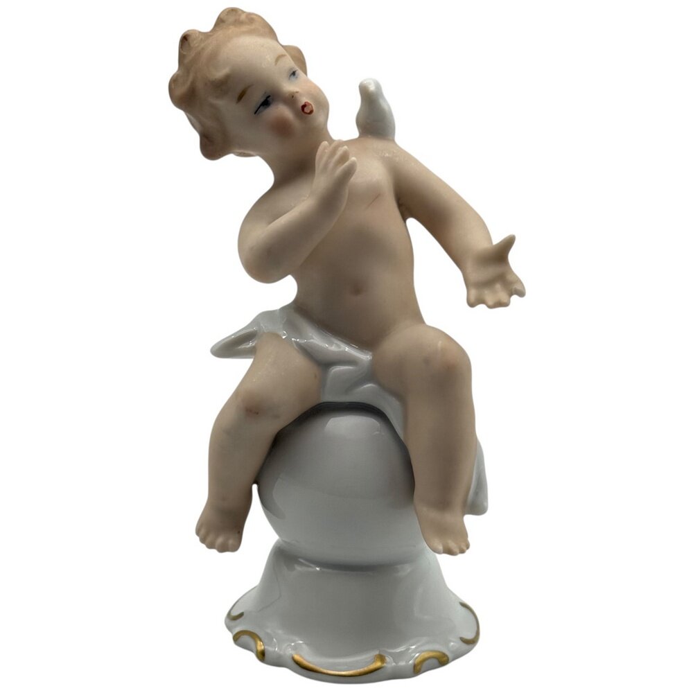 Фарфоровая статуэтка "Путти на шаре с птичкой", 12 см, 1963-1975 гг, Wallendorfer, Германия