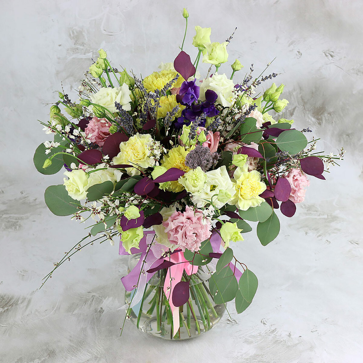 Букет "Букет Маркет", гвоздика, лизиантус, лаванда, сборный, на стеблях, 50 см