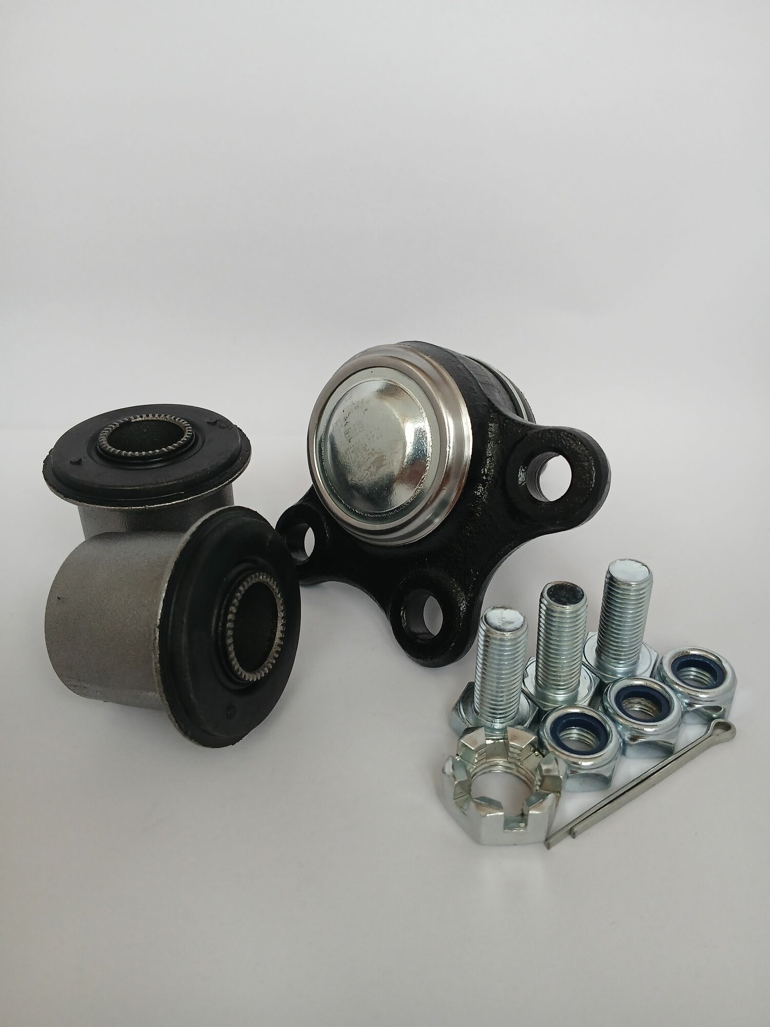 Набор 2-а сайлентблока и 1-а шаровая опора, верхнего рычага передней подвески на 1 сторону Great Wall Hover H2, H3, H5, Safe F1, Sailor, Wingle