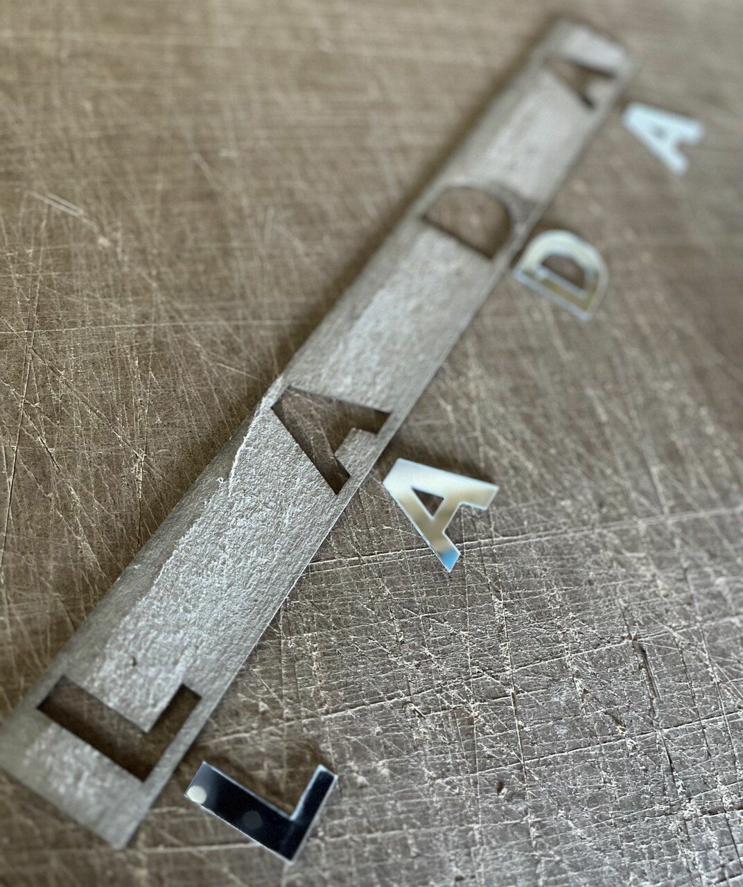 Орнамент ( логотип, шильдик) LADA Original chrome