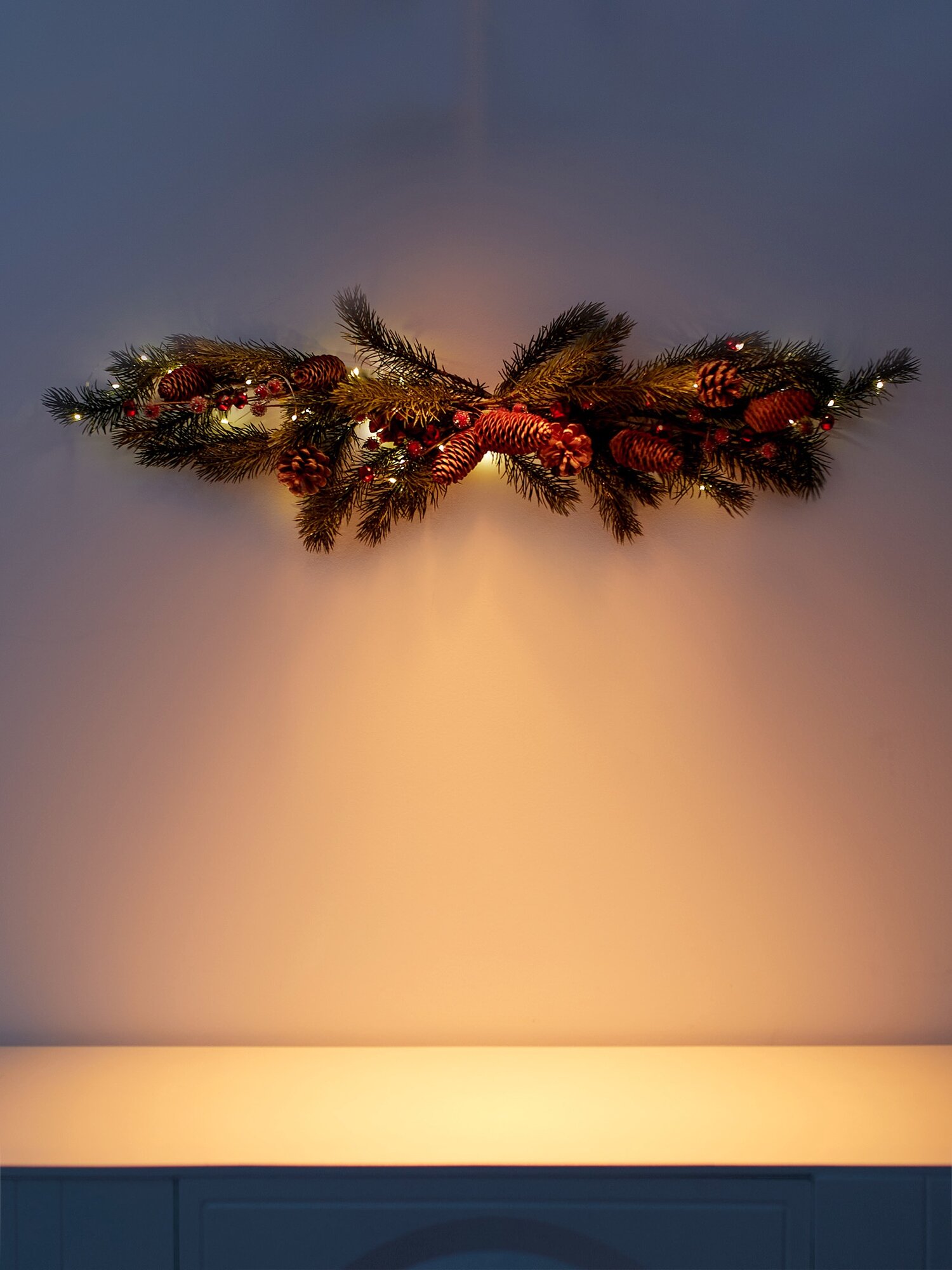 Декор настенный «Еловая ветвь с шишками», 70×27 см, 30LED, от батареек CR2032×2, свечение тёплое белое